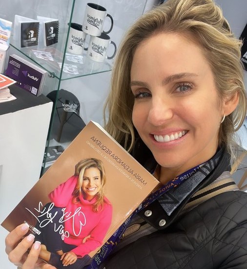 María Alejandra Requena lanza su primer libro «Elijo ser feliz» – La Mañana