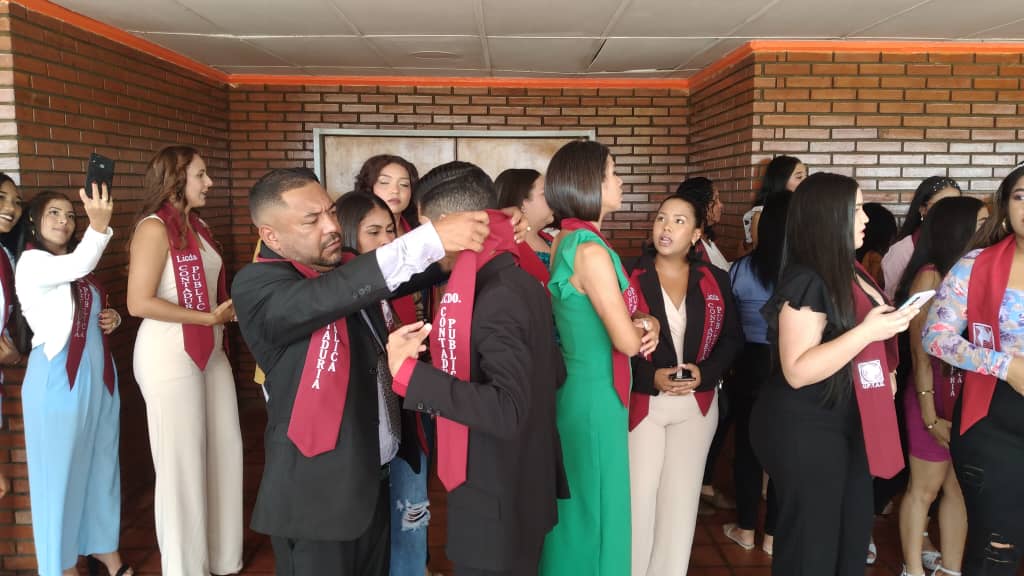 Nuevos graduados en Contaduría Pública del Uptag recuerdan a su ...